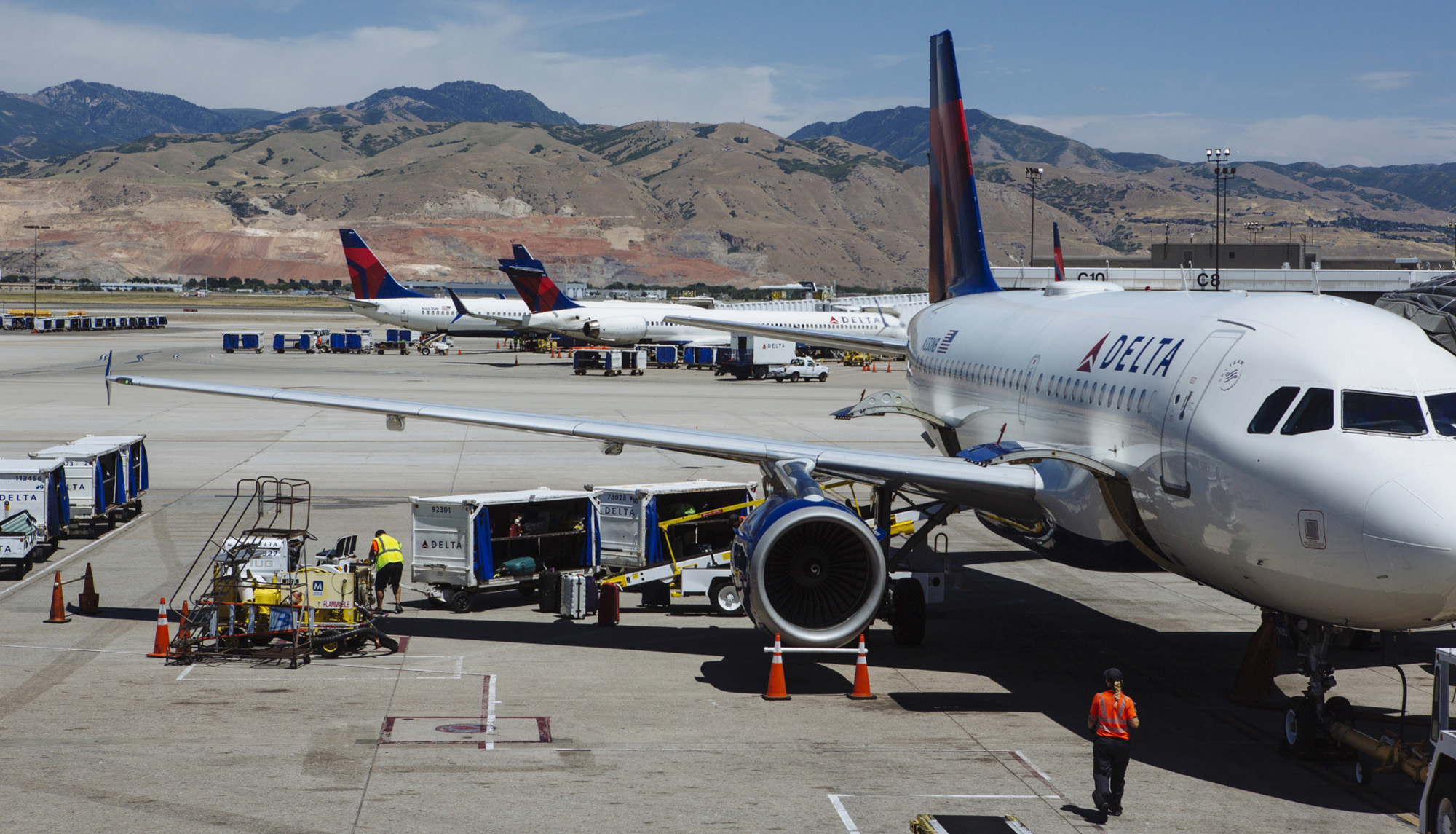 Delta Airplane Faces Fireball Explosion - Safari India