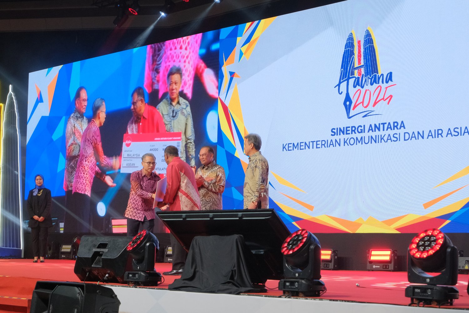 Airasia Honours Malaysian Media At HAWANA 2025 With Exclusive 50% ... Airasia Honours Malaysian Media At HAWANA 2025 With Exclusive 50% ...